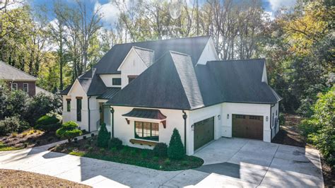 City Modern Farmhouse Town And Country Charlotte Farmhouse Exterior Charlotte By Linnane
