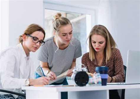 Peste 6 000 de locuri de muncă pentru cei care nu au trecut examenul de