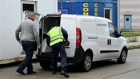 Österreich verstärkt Kontrollen Ungarn lässt Tausende Schlepper aus
