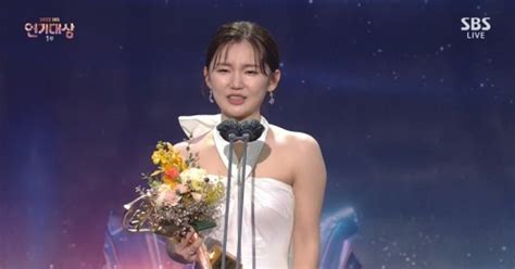 이은샘 데뷔 16년 만에 신인상 눈물못 받을 줄 알았다 2022 Sbs 연기대상