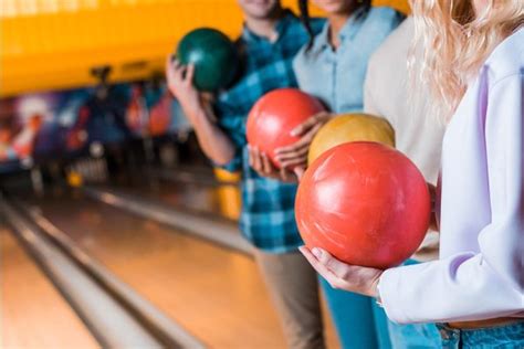 Why People Join Bowling Leagues Around Williamsburg Spare Time