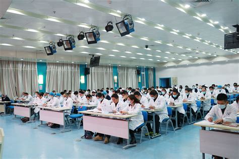 新一届中层干部任职会议召开宣城市人民医院