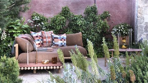 How To Prune Ivy Expert Advice On Maintaining Ivy Homes And Gardens