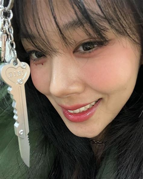 BIBI Receives Praise For Including Self Defense Items In Her Album Koreaboo