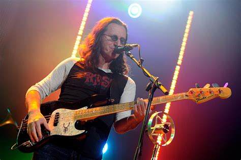 Neil Peart Remembers Rush Photographer Andrew Macnaughtan