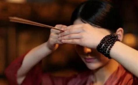 去寺庙烧香拜佛，不能太随意，4点禁忌需牢记 搜狐大视野 搜狐新闻