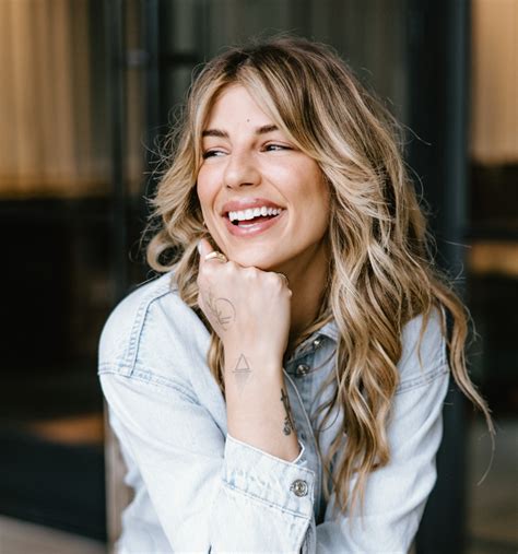 Maribeth Kuzmeski Keynote Speaker On Leadership Sales And Growth