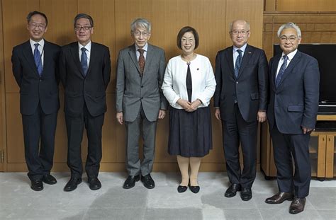 榊理事長と両大学の学長が永岡文部科学大臣と面会