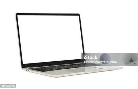Laptop Terbuka Dengan Layar Kosong Atau Komputer Mockup Untuk