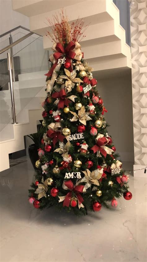 Pin De Mădălina Pop Em Decorațiuni Árvore De Natal Vermelha E Dourada