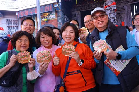 嘉義市長黃敏惠年初二發送百寶盒 民眾排隊沾福氣迎財運 暢news 新聞觀點，暢所欲言