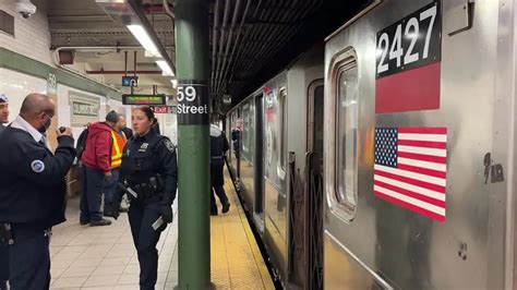 Nyc Subway Rider Randomly Stabbed In Head Face With Screwdriver In