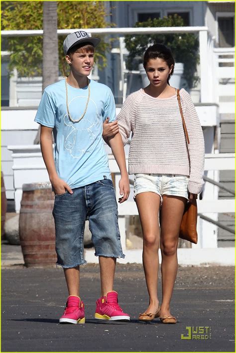 Selena Gomez And Justin Bieber Paradise Cove Lovebirds Photo 438198