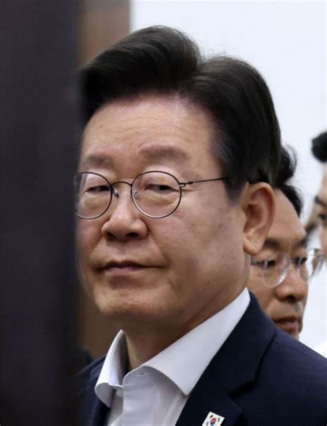 민주당 이재명 단독 후보시 찬·반 아니면 추대