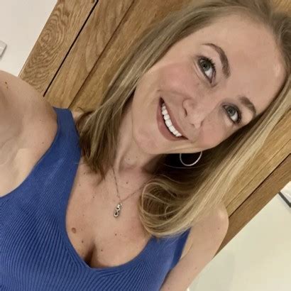 Enjoy Discreet And Easy Hookups Or Exchange Sexts With Bored Housewives Free At EasyHousewives