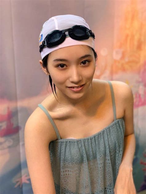 片岡凜のグラビア画像36枚【水着姿が可愛すぎてやばいです！】