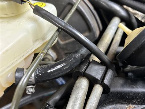 What causes this condensation on rubber brake fluid line? Has oily consistency/feel : r/944