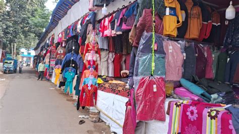 Midnapore ঠাণ্ডা পড়তেই শীতবস্ত্রের পসরা নিয়ে জেলা শহর মেদিনীপুরে