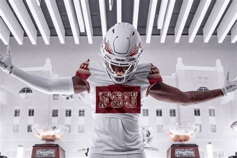 Breaking News 7 Foot 5 265 Pound 5 Star Defensive Lineman Commits To