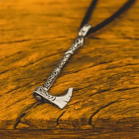 Skive Jewelry Pingente Machado Assassins Creed® Valhalla Prata