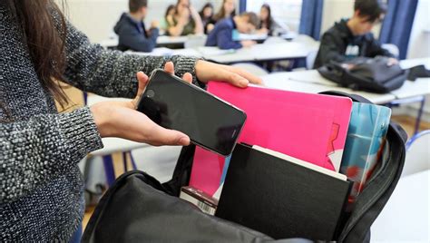 Les Téléphones Portables Interdits à Lécole Et Au Collège à La Rentrée 2018 Ici