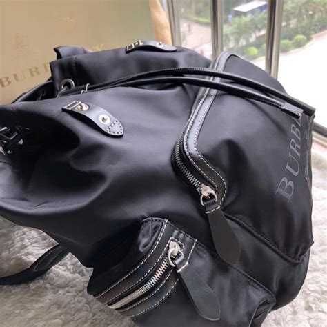 버버리 백팩 007