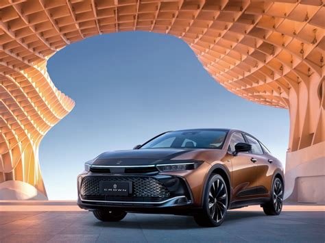 Toyota榮獲2024年車訊風雲獎兩項大獎 Yaris Cross勇奪最佳國產小型suv、crown勇奪最佳進口大型車 Carstuff 人車事