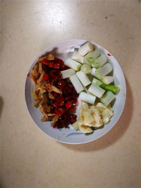 鯽魚的家常做法重慶很多家庭都這樣做你喜歡嗎 每日頭條