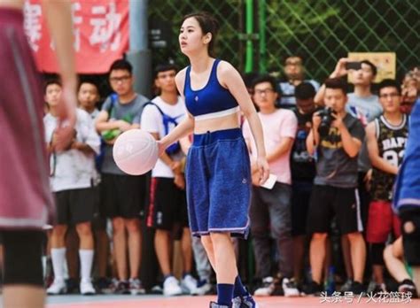 22岁最靓丽篮球女裁判，还是一名在校大学生，曾打cuba联赛