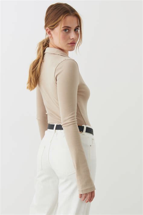 V Neck Collar Top Gina Tricot