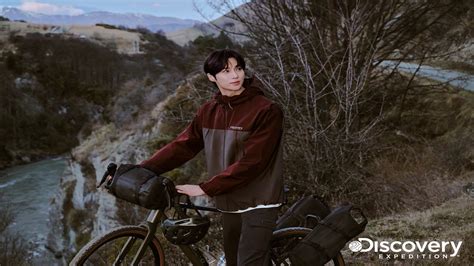 Fandf 디스커버리 익스페디션 변우석과 ‘베르텍스 바람막이 공개