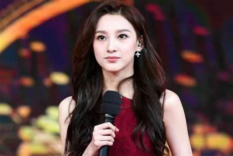 俄罗斯世界杯，超颜美女一路陪你熬夜、侃足球，不一样的感受