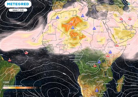 Grandi Colonne Di Polvere Sahariana Stanno Attraversando Latlantico E