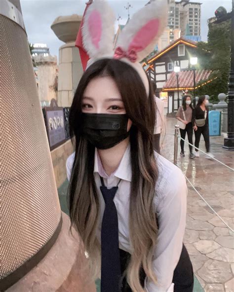 채채♡ On Instagram “🤭 스물일상좋반강남카페첫줄강남서울followme오늘의훈녀압구정