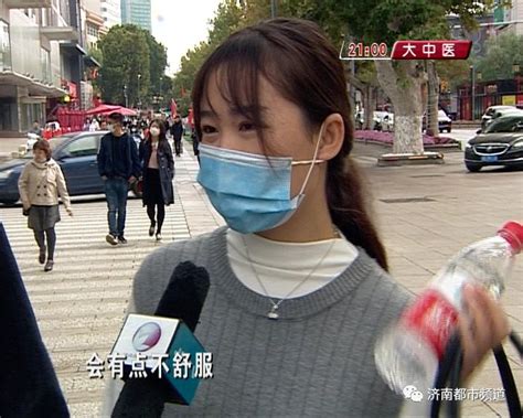济南一女孩用中英文双语乞讨，路人质疑：会写英语还求助？澎湃号·媒体澎湃新闻 The Paper