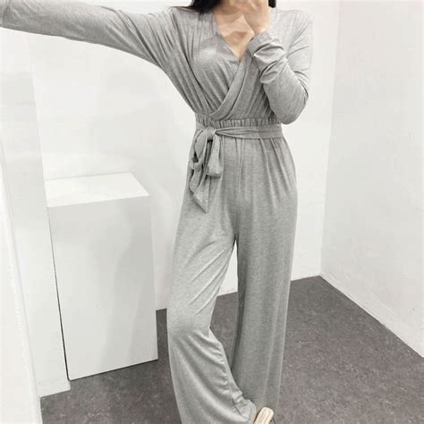 더 사구십오 옷은 더사구십오 따끈따끈 신상 소프트한 터치감의 실루엣이 예쁜 어깨패드가 내장된 Facebook