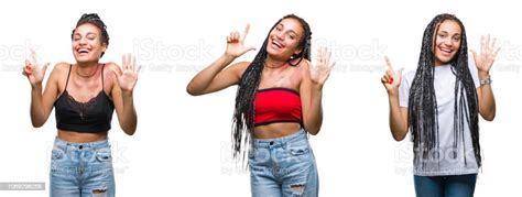 격리 된 배경에 보여주는 고 손가락으로 가리키는 출생 마크와 함께 아름 다운 꼰된 머리 아프리카계 미국인 여자의 콜라주 자신감과 행복 미소 동안 7 번호 7에 대한 스톡