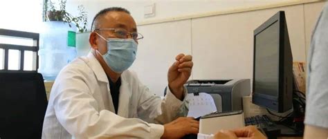 62岁阿姨腿上“肿块”竟然是虫！医生惊呼：从医43年来见过最大的俞仲国皮肤大腿