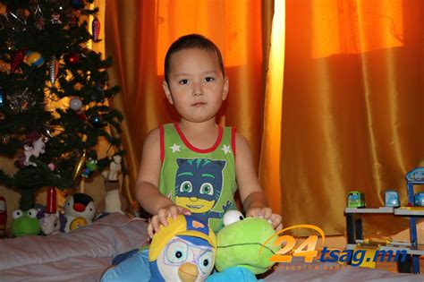 Миний 24 цаг Өвдгөө шалбалаад уйлж суугаа хүүд “хөлгүй хүний инээмсэглэл” ийг харуул