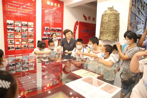 鹤法跑在前•司法公开年｜龙沙区法院第154次“公众开放日”：邀请回民小学学生及家长走进法院澎湃号·政务澎湃新闻 The Paper