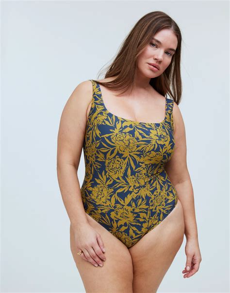 Plus Scoop Neck One Piece Swimsuit In Floral