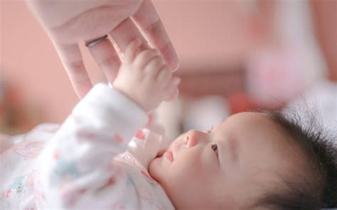 赤ちゃんが言葉をしゃべるのはいつから？言葉の発達を促し方発育に関する相談先も紹介します