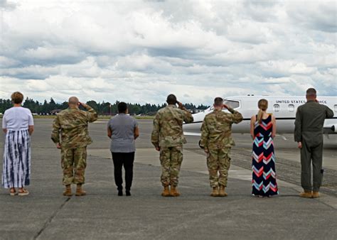 Amc Leadership Sees Firsthand Americas Airlift Wing Capes Air
