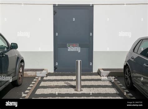Emergency Exit Pedestrian Crossing And Parking Bollard To Avoid Obstructions To People Exiting