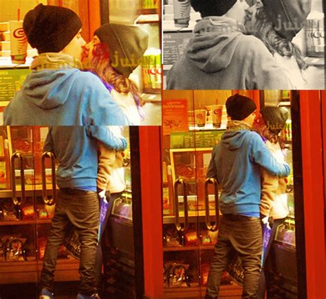 Justin Kissing Selena At Disneyland Justin Bieber Photo