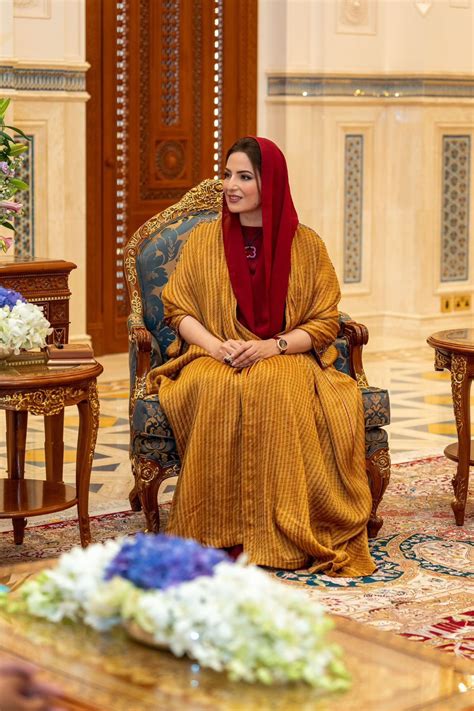 وهج الخليج السيدة الجليلة تهنئ نساء عمان بيوم المرأة العماني