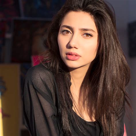 Mahira Khan Poses For A Black Hot Picture Mahira Khan Hot And Sexy Pictures Mahira Khan