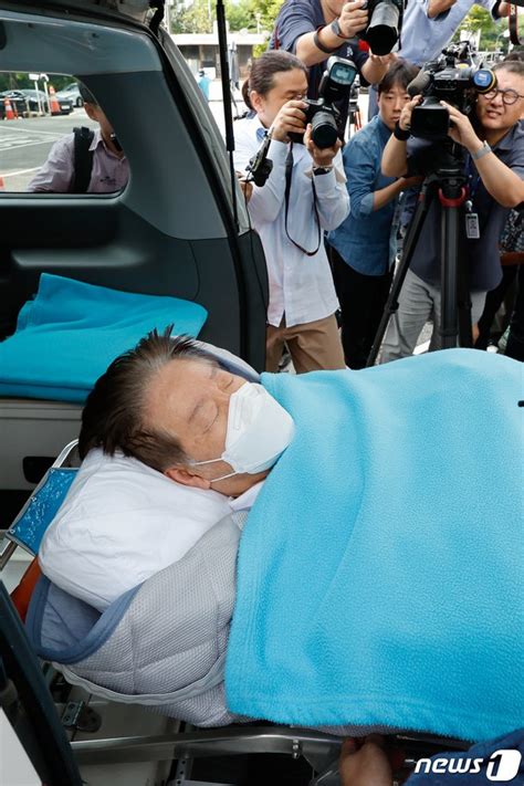 녹색병원으로 이송되는 이재명 대표 네이트 뉴스