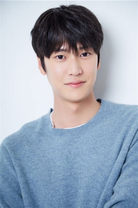 韓劇小日常 🎬 韓星新消息 羅仁宇 將出演kbs新劇《從遠處看蔚藍的春天 》和 朴志訓 飾演兄弟。