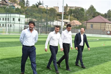 მმართველი გუნდის ლიდერებმა კასპის ფეხბურთის ცენტრალური სტადიონი და